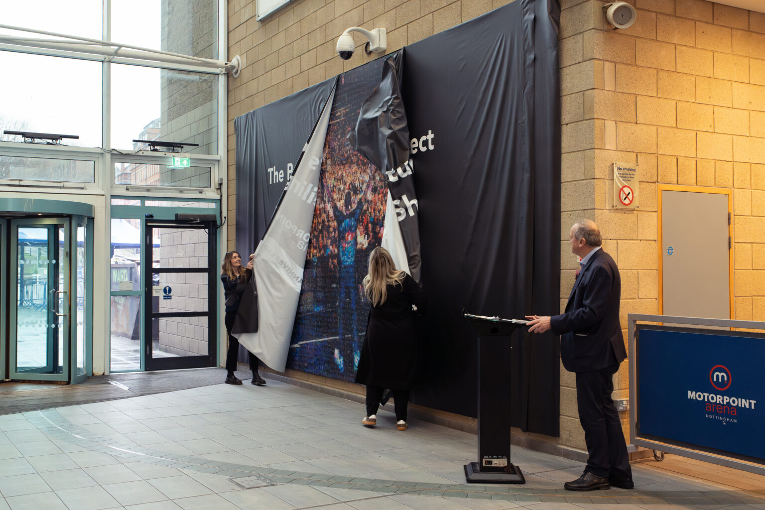 5,000 Fan Photos Transformed Into Permanent 25th Anniversary Mosaic ...